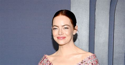 Emma Stones Governors Awards Look Put A Major Twist On Barbie Pink