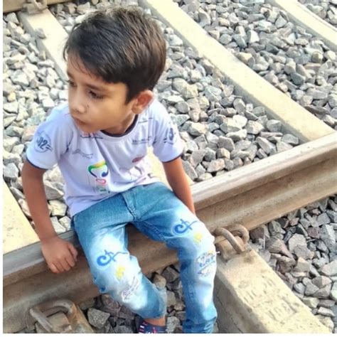 Raunak Rachit Kashyap 👈 Youtube