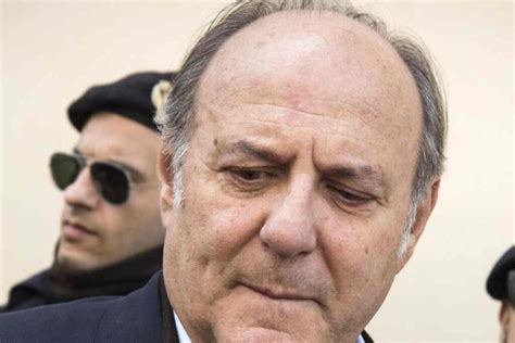 Gerry Scotti E Il Dramma Atroce Della Malattia Una Sola Cosa Lha Aiutato A Sconfiggerla Eco