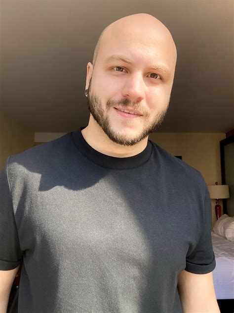 Daydreaming About Teabagging Killers In Between Shoots At Work 🌞 Scrolller