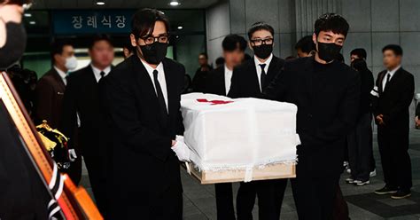 [포토] 故 박보람 동료들 애도속 마지막 길