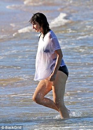 9 Hot Sexy New Mary Steenburgen Bikini Pics