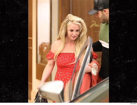 Captan Primeras Imágenes De Britney Spears Tras Ingresar A Clínica