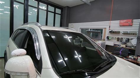 앞유리가 파손된 윈스톰 전면유리교체 수리이후 출고전 자동열처리 경화건조를 처리하는 영상입니다 차유리교체수리이외 앞유리복원 열