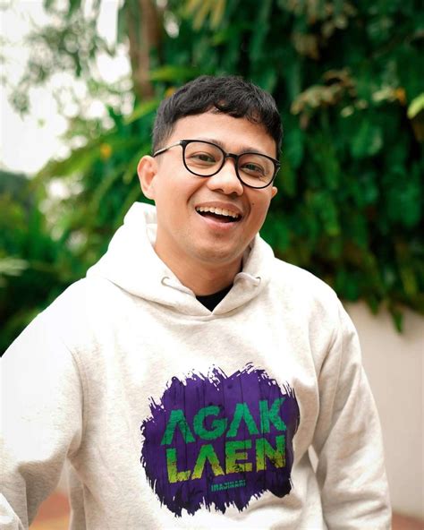 Muhadkly Acho Biodata Profil Fakta Umur Agama Istri Karier