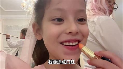 外国妈妈写数学作业，差点被混血女儿给开除！好严厉的小老师换种方式记录生活 萌娃 宝妈 中外家庭 混血宝宝 Youtube