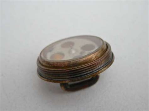 Raf Escape Compass Button