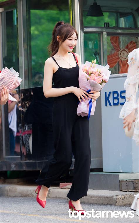 [hd포토] 러블리즈 Lovelyz 류수정 ‘시원하게 드러낸 쇄골 뮤직뱅크 정송이 기자 톱스타뉴스