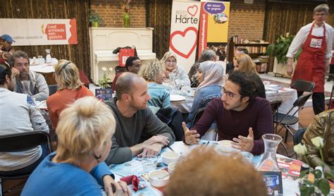 Resto Vanharte Viert Start Van Ramadan Met Gezellig Buurtdiner In Den
