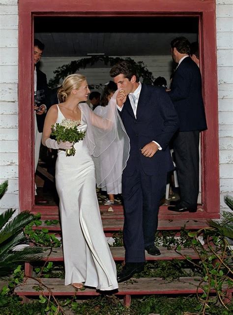Carolyn Bessette Kennedys Wedding Dress