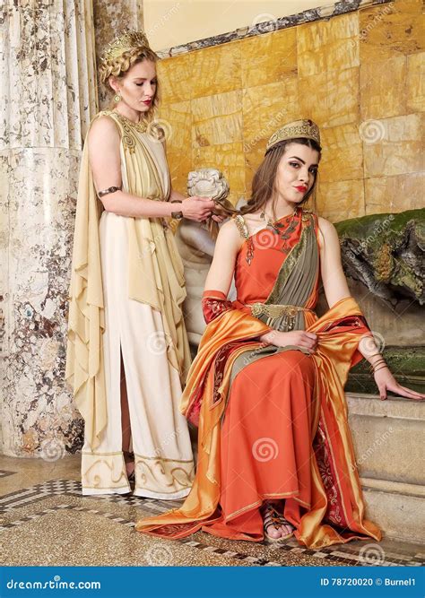 Roman Women Clothing