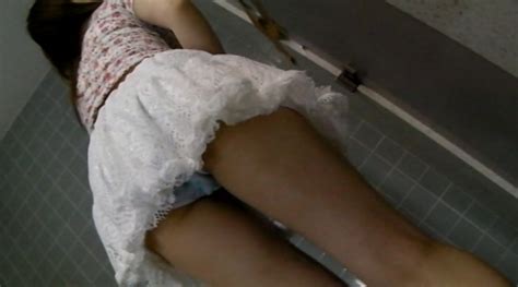 美女達のはしたない立ちション姿盗撮 アダルト動画 DUGA