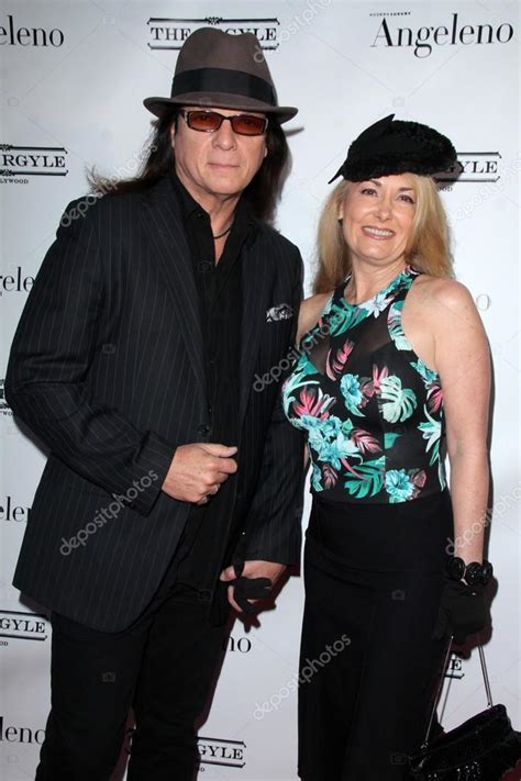 Chuck Wright Dana Kennedy — Stock Editorial Photo © Jeannelson 74087355