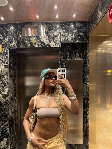 Nigerian Singer Ayra Starr Shows Her 'Vee' At A Programme — Photo Goes Viral