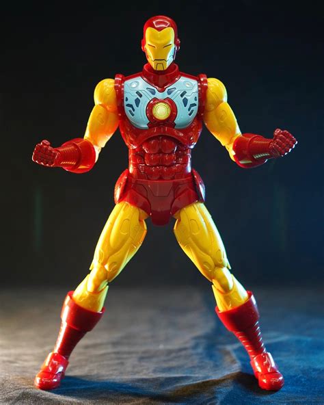 Hot Toys CMS014D57 Marvel Comics Classic Iron Man 1/6th Scale Collecti ...