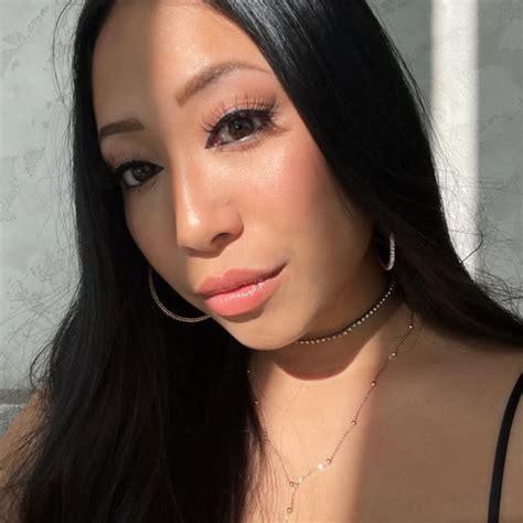 V Vivianwong Threads Say More