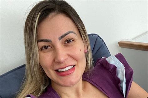 Andressa Urach não descarta voltar para a prostituição