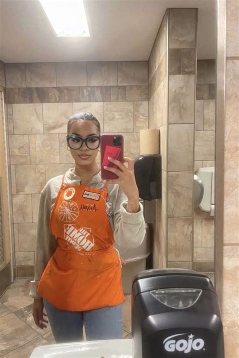 Shaq Dmed The Viral Home Depot Girl Instagram And Age Revealed