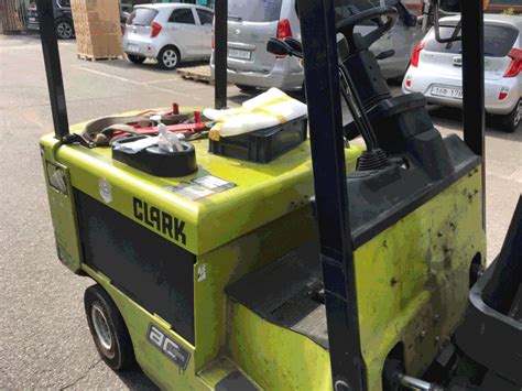 화성시 장안면 수정로 소재 U업체 지게차 경광등의자시트수리출력선교체 삼성플러스배터리 지게차박사 중고지게차배터리 중고지게차매입 지게차배터리판매 지게차타이어 지게차수리