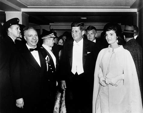 무료 이미지 남자 검정색과 흰색 사진술 검은 단색화 혼례 신랑 의식 미국 사람 1961 Jfk 흑백 사진