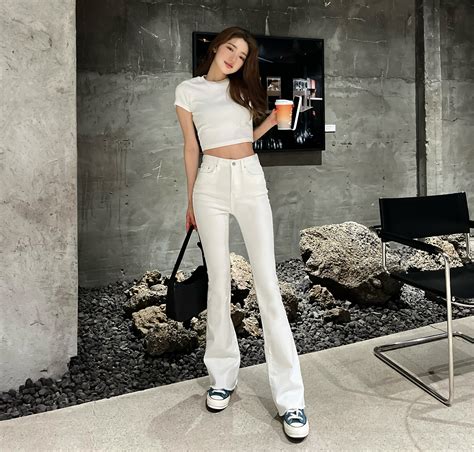 베이직 화이트 부츠컷