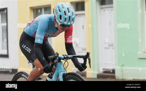 Alice Towers Sur Son Dernier Tour Lors De La Course Sur Route Des
