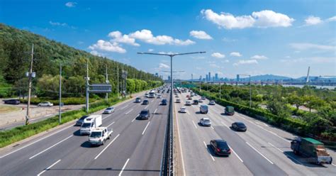 작년 자동차 전용 도로에 쓰레기 156톤 무단투기