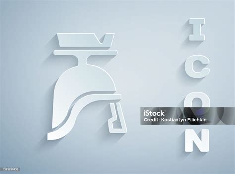 종이 컷 회색 배경에 고립 된 로마 군대 헬멧 아이콘 종이 아트 스타일 벡터 3차원 형태에 대한 스톡 벡터 아트 및 기타 이미지 3차원 형태 검투사 고대의 Istock