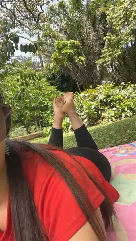 My Feet In The Park 🌳🌿 R Latinafeet