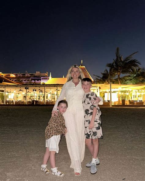 Gogglebox Star Izzi Warner Flooded With Support As She Shares Heartfelt Goodbye Message Hello