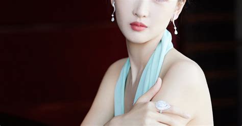 China Entertainment News Zhou Dongyu At Shanghai International Film Festival