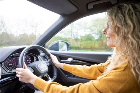 24000 Car Driving Uk Fotos De Stock Imagens E Fotos Royalty Free