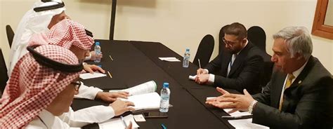 سرپرست وزارت مالیه پلان جلب سرمایه گذاری ها را با مقامات صندوق انکشافی