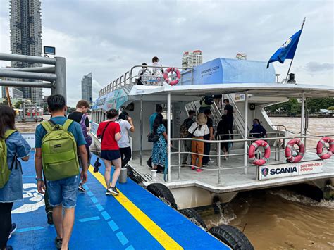 ประเดิมท่าเรือสาทร ส่องบูธจำหน่ายตั๋วโดยสารสีแดง เรือด่วนเจ้าพระยา”