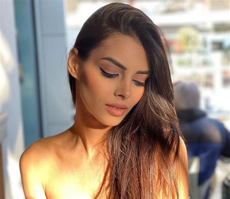 Άννα Μπεζάν Ανέβασε τρυφερή φωτογραφία αγκαλιά με την κόρη της Instyle