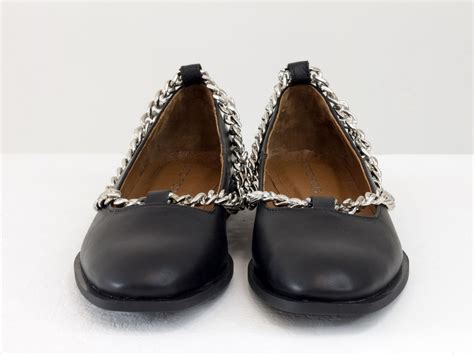 Жіночі чорні туфлі на низькому ходу шкіряні купити недорого