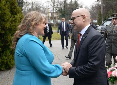 Средба на министерката Петровска со српскиот министер за одбрана Вучевиќ Сител Телевизија