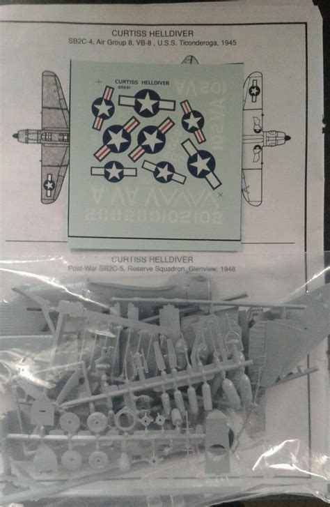 172 Airfix Curtiss Helldiver Model Kit 1783209233