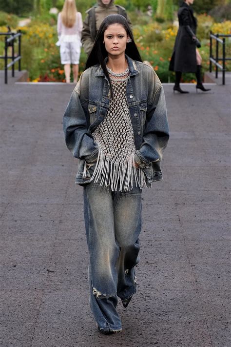 ジバンシィ Givenchy 2023年春夏コレクション Spur