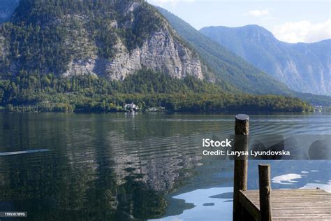 할슈타트 오스트리아 따뜻한 가을 날 오스트리아 알프스의 유명한 산악 마을 0명에 대한 스톡 사진 및 기타 이미지 0명