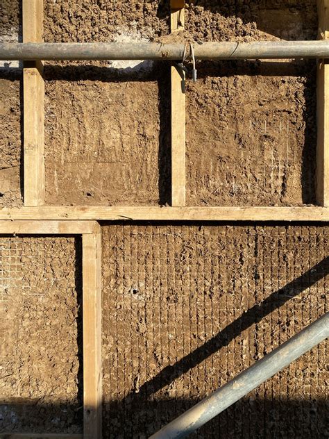 Waste Earth Forms Walls Of Global Generation S Cob Classroom