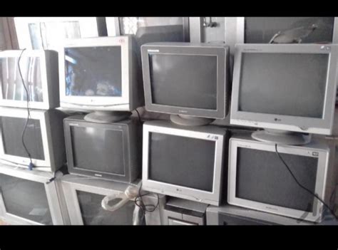 مانیتور قدیمی خرابرایانه رومیزیتبریزدیوار