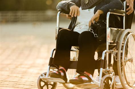 坐骨神經痛症狀及成因 嚴重可變下肢癱瘓！4大物理治療法減輕痛楚