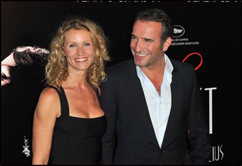 Jean Dujardin Enchaîne Lacteur Heureux Dans Les Bras De Sa Nouvelle