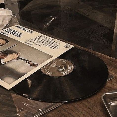 မြန်မာနိုင်ငံမှာ ဘာကြောင့် Podcast တွေ ပိုလိုအပ်သလဲ လူငယ်ဘဝ ထိခတ