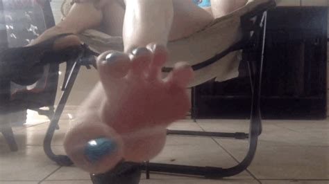 Incredible Toe Crunching Tightest Toe Curls And Ripping Up Magazine With Toes Flexible Foot