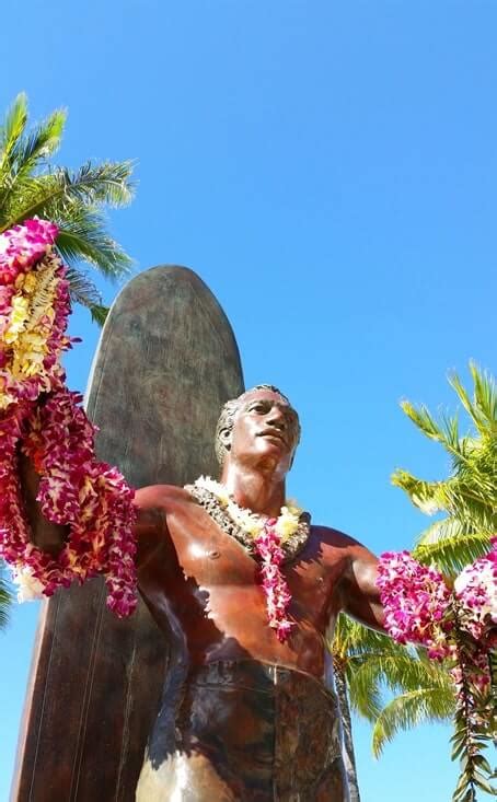 Must See In Oahu Hawaii Duke Kahanamoku Statue Is The Waikiki Surfer