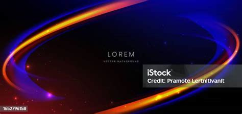추상 기술은 조명 효과가 있는 진한 파란색 배경에 빛나는 네온 블루와 오렌지 광선을 휘감고 있다 스트리커에 대한 스톡 벡터 아트 및 기타 이미지 istock