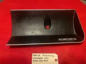 Gm 403168 Clove Box Door