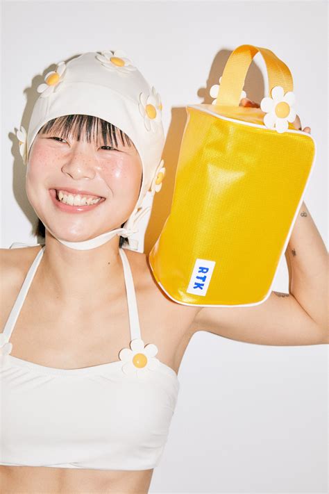 물 속에서 더 예쁜 수영복 감도 깊은 취향 셀렉트샵 29cm